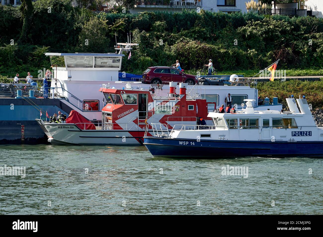 Remagen Oberwinter, Germany. 17th Sep, 2020. Emergency services of the ...