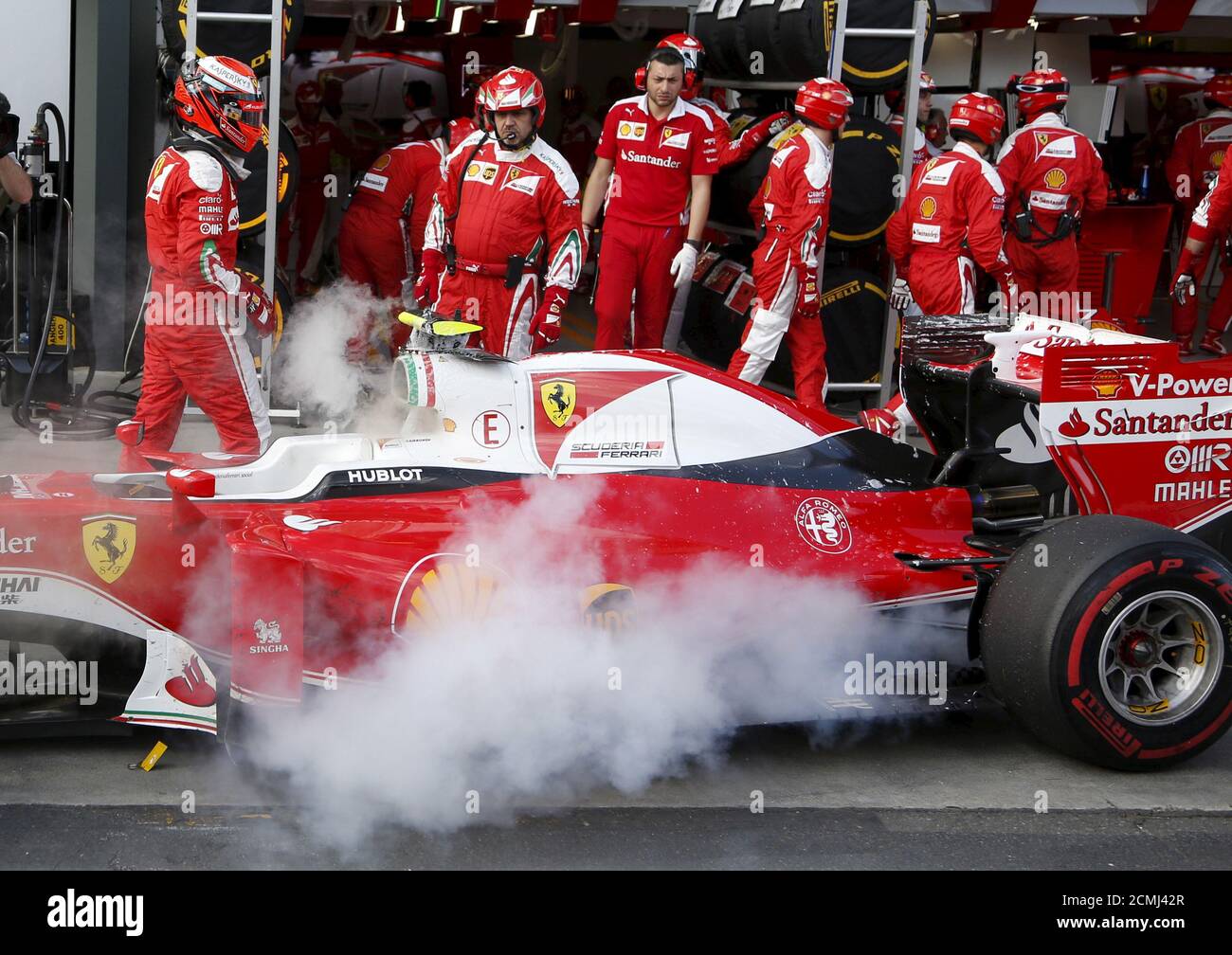 Racing car fire pit lane hi-res stock photography and images - Alamy