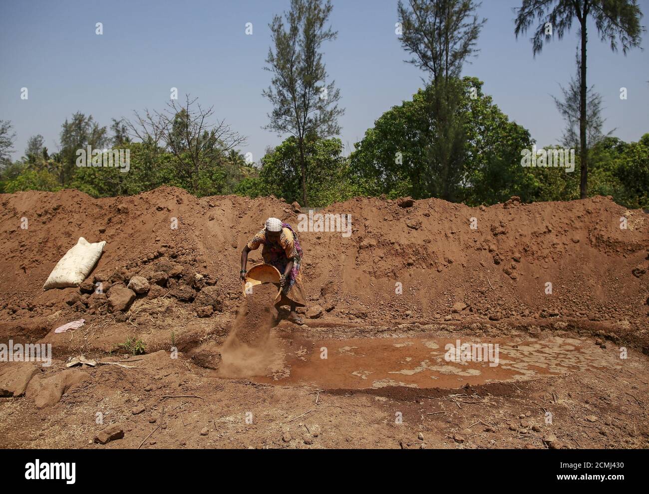 Making mud bricks hi-res stock photography and images - Alamy