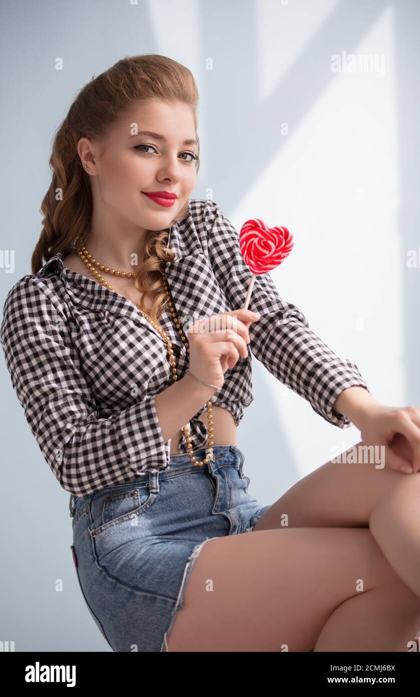 Retro pin up attractive hi-res stock photography and images - Alamy