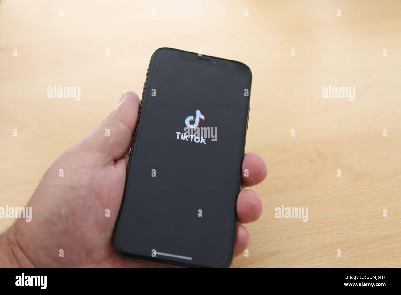 Tik tok videos hi-res stock photography and images - Alamy