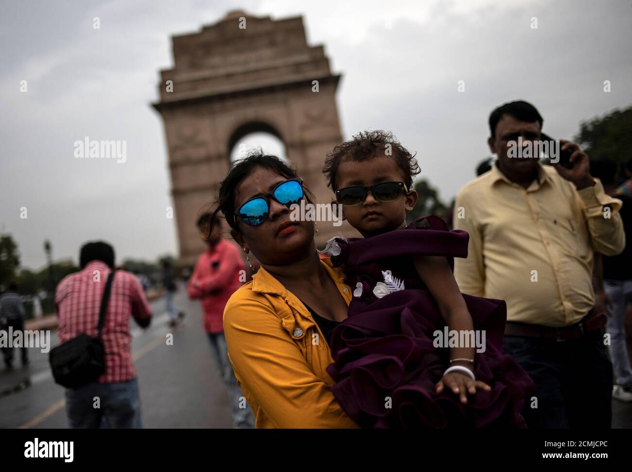 India gate delhi monsoon hi-res stock photography and images - Alamy