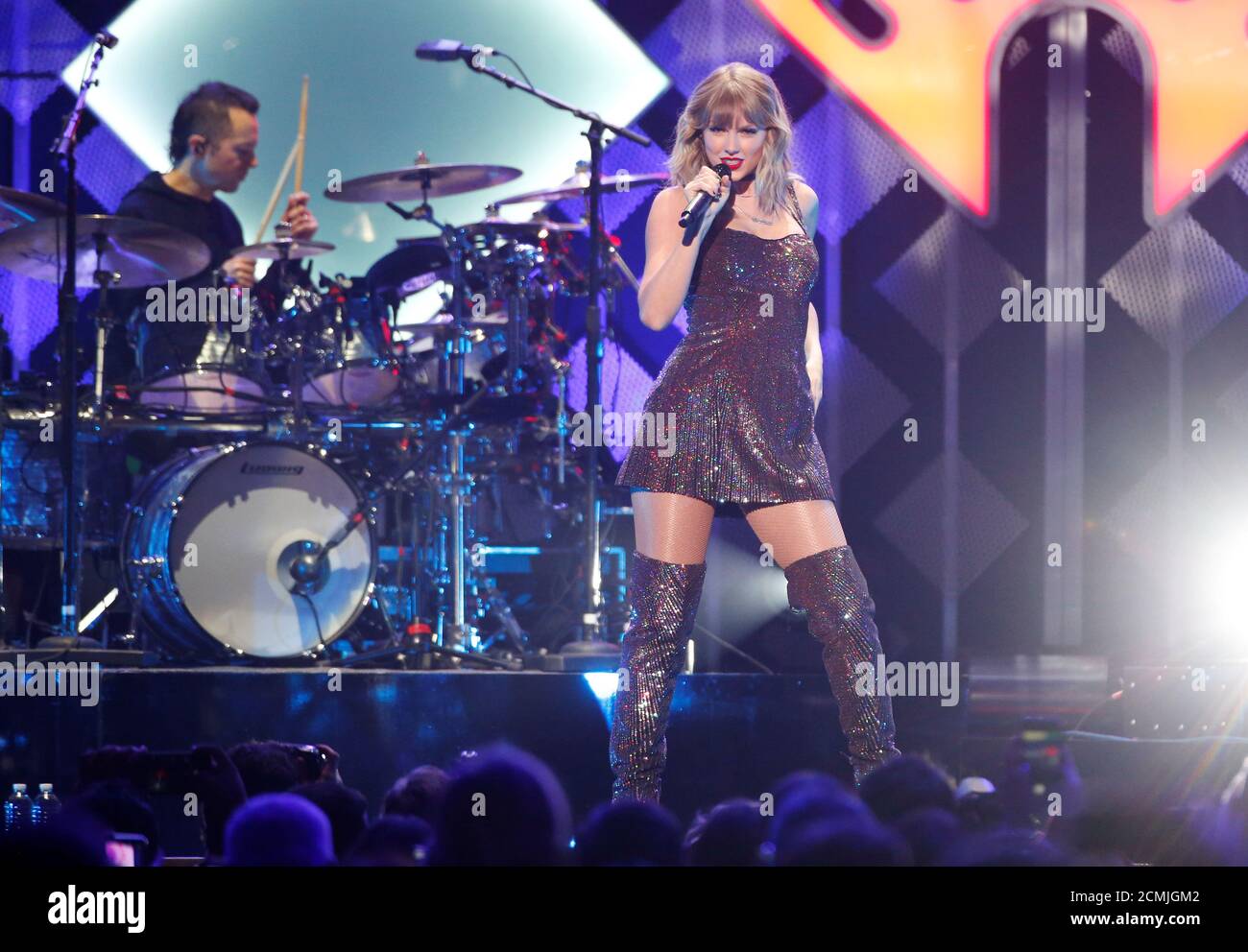 Taylor swift concert 2019 hi-res stock photography and images - Alamy