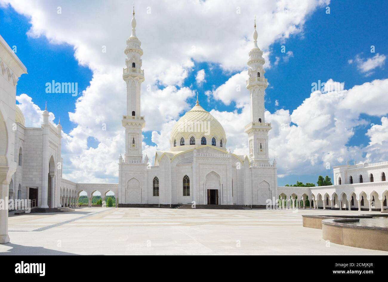 Summer mosque hi-res stock photography and images - Alamy