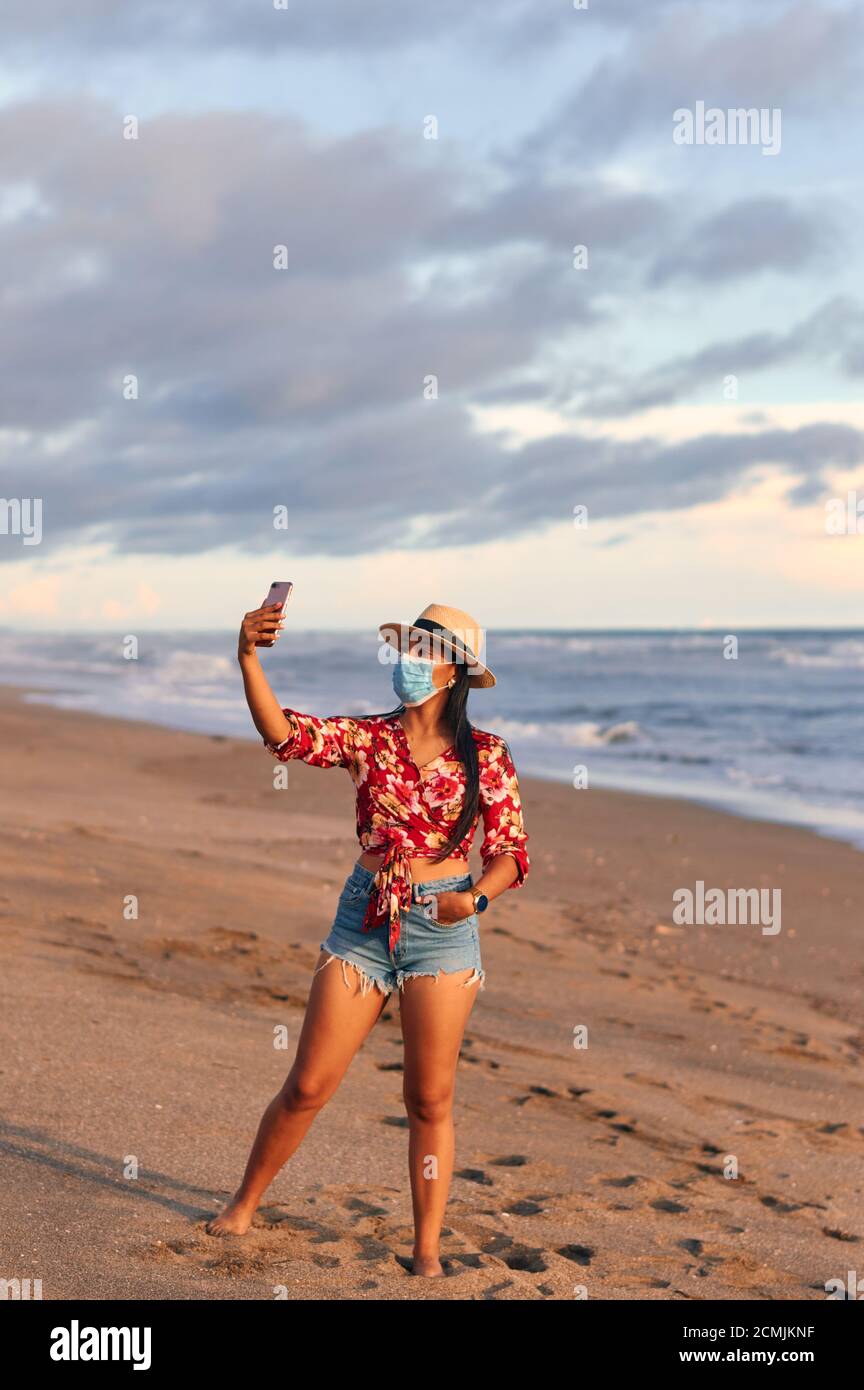 Female traveler wearing face hi-res stock photography and images - Alamy