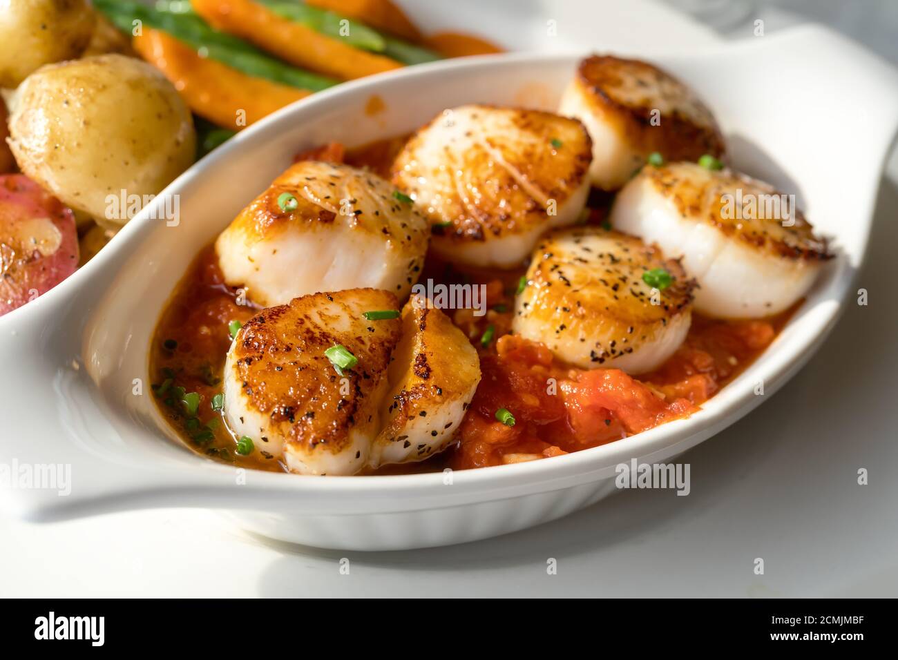 Scallops restaurant hi-res stock photography and images - Alamy