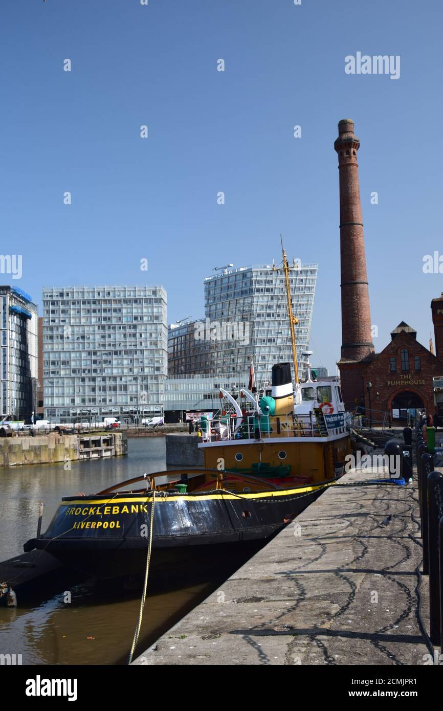 Red bus diner liverpool docks hi-res stock photography and images - Alamy