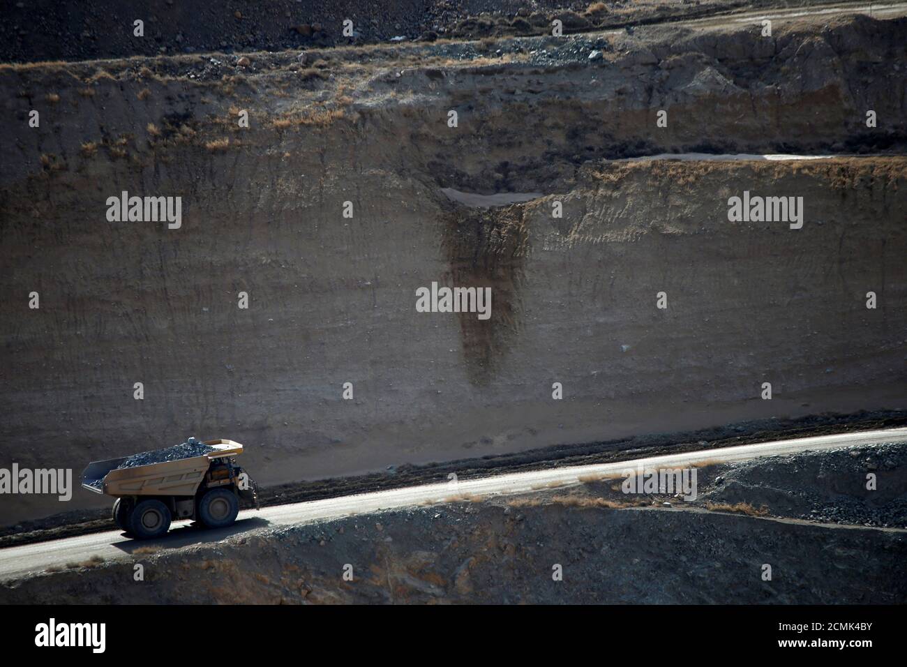 Mountain pass rare earth mine hi-res stock photography and images - Alamy
