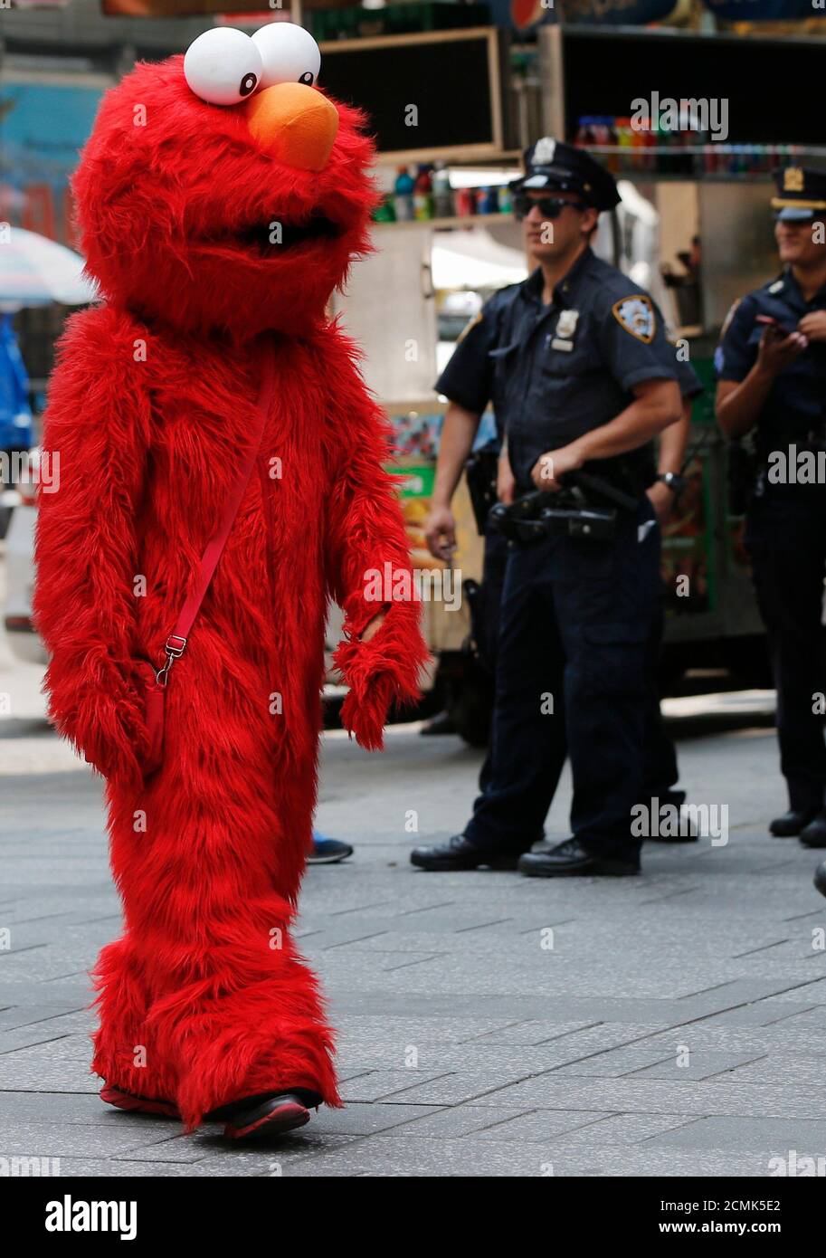 Sesame street character hi-res stock photography and images - Alamy