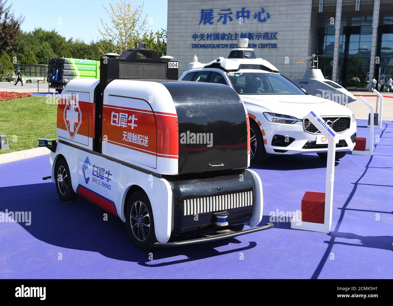 Unmanned delivery vehicle china hi-res stock photography and images - Alamy