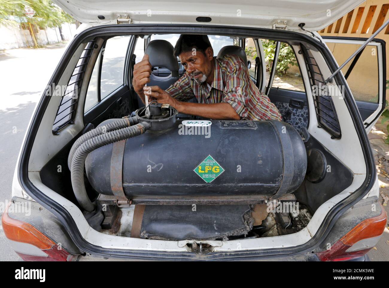 Lpg cylinder in car hi-res stock photography and images - Alamy