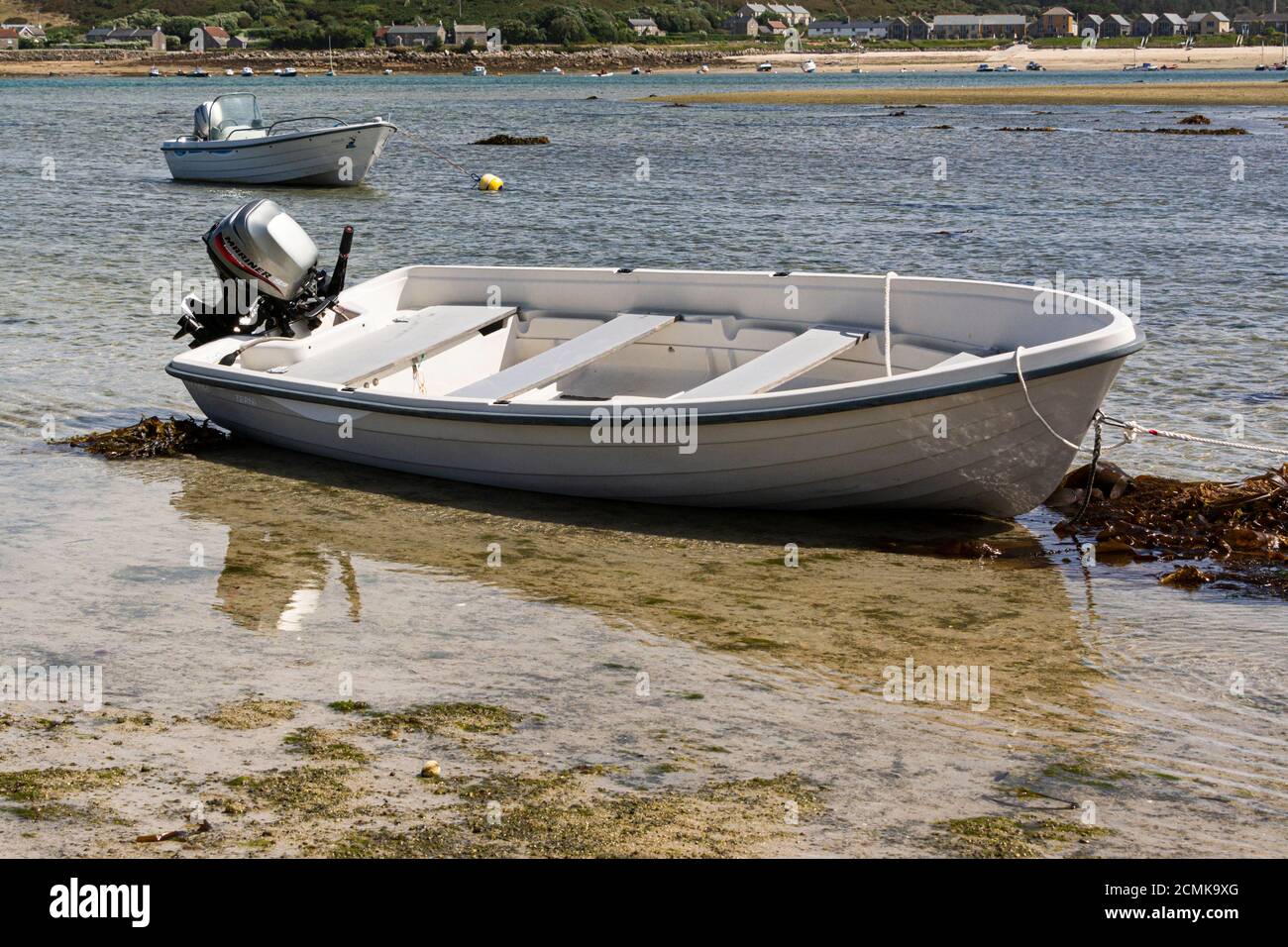 Boats stranded at extreme low tide Stock Photo - Alamy