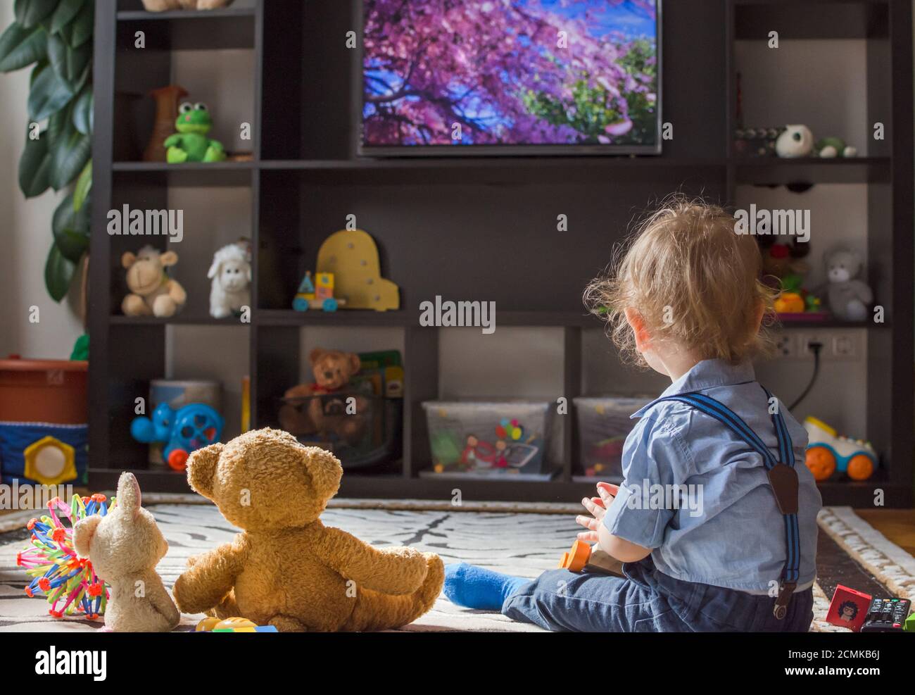 Home alone film toys hi-res stock photography and images - Alamy