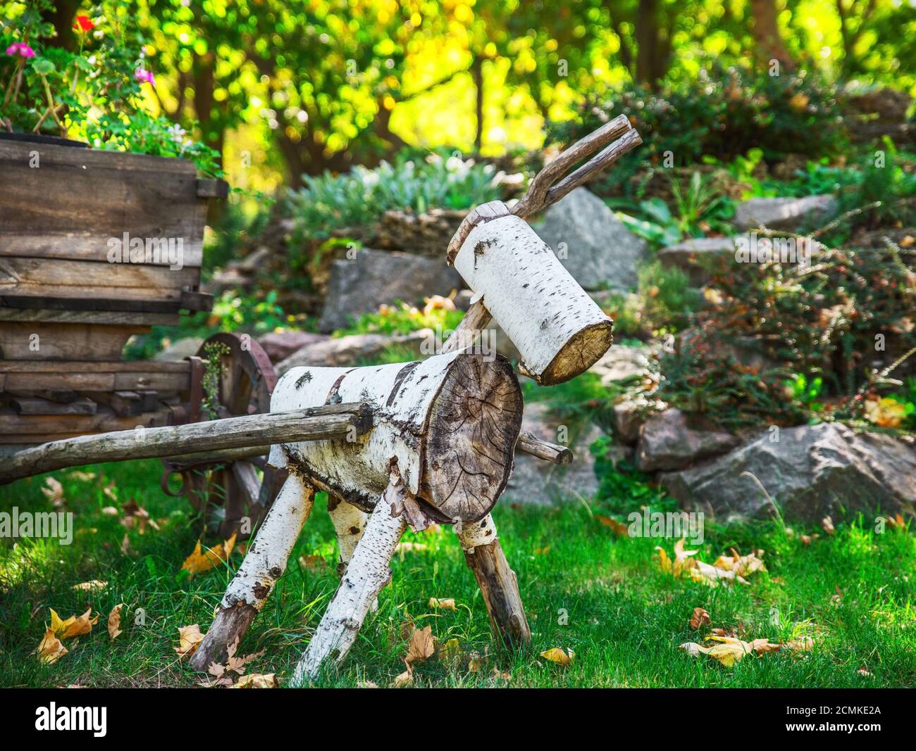 Garden figure wood hi-res stock photography and images - Alamy
