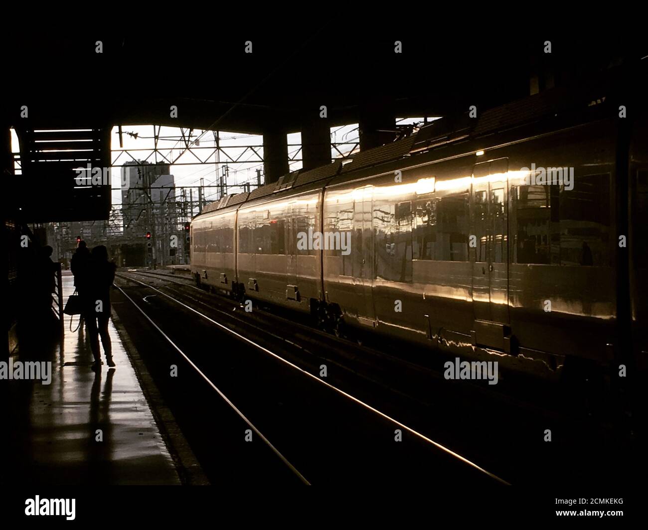 Línea ferroviaria hi-res stock photography and images - Alamy