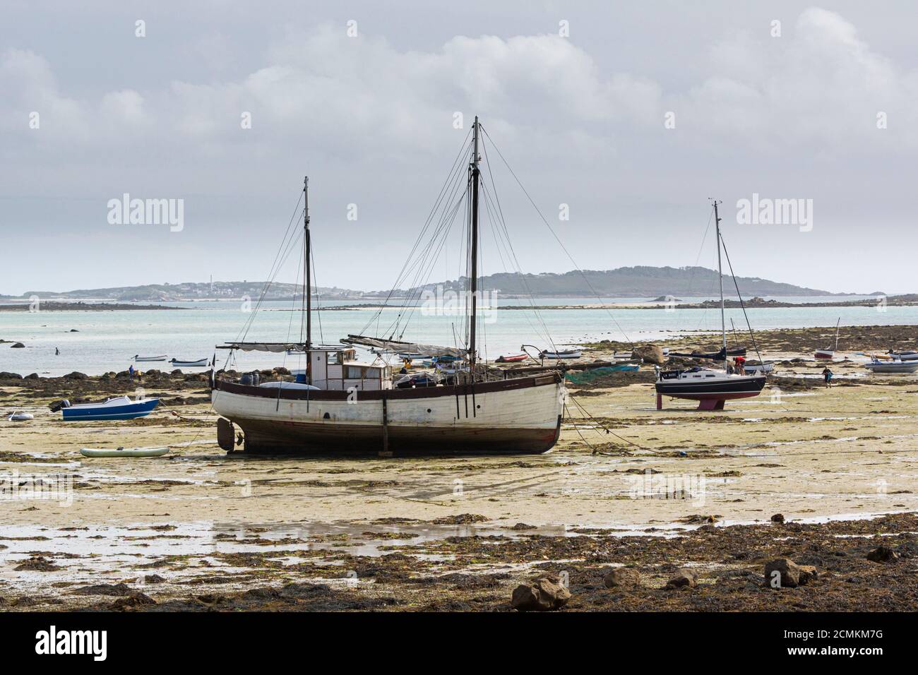 Boats stranded at extreme low tide in Green Bay, Bryher, Isles of ...