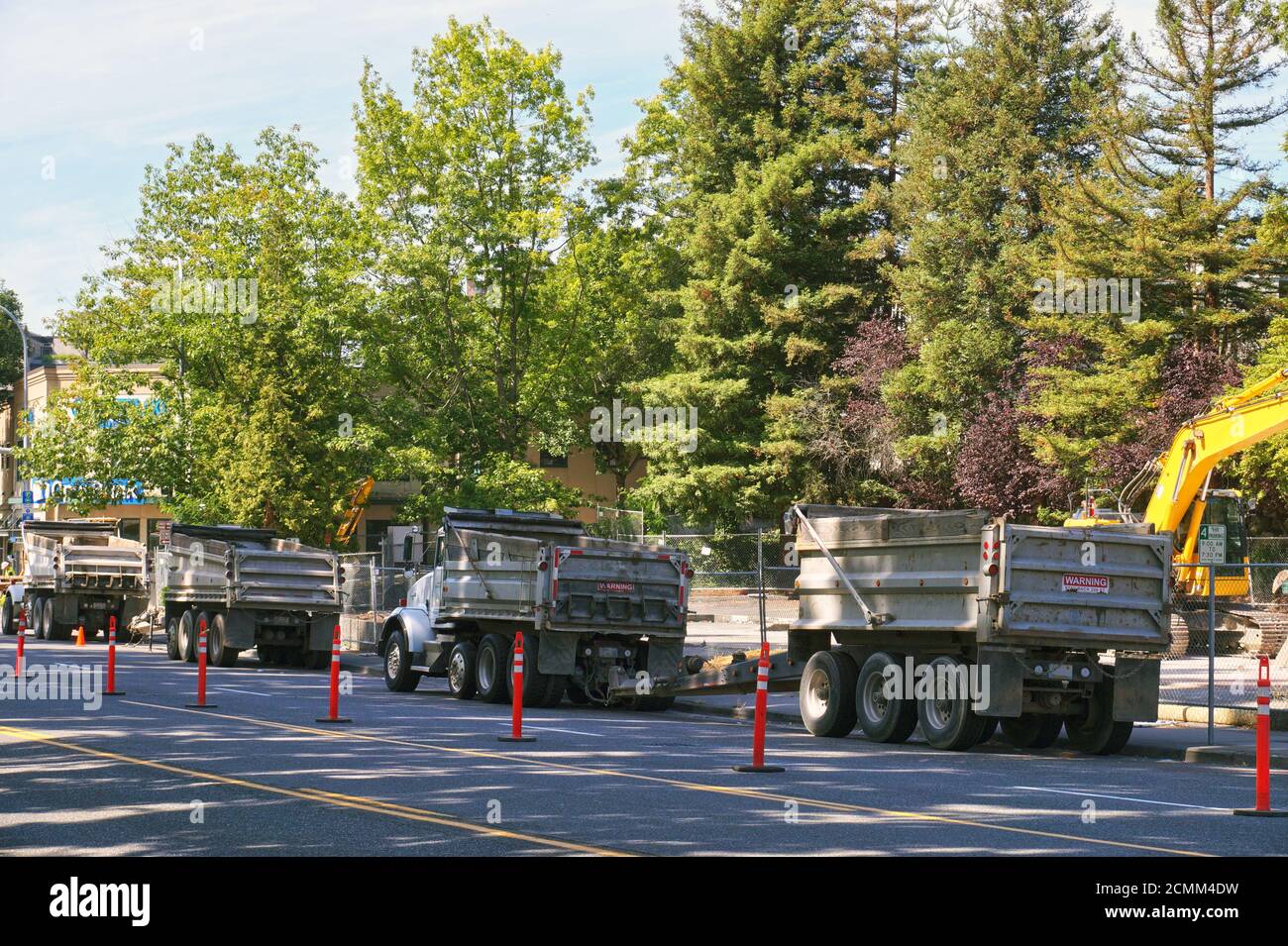 American tipper truck big truck hi-res stock photography and images - Alamy
