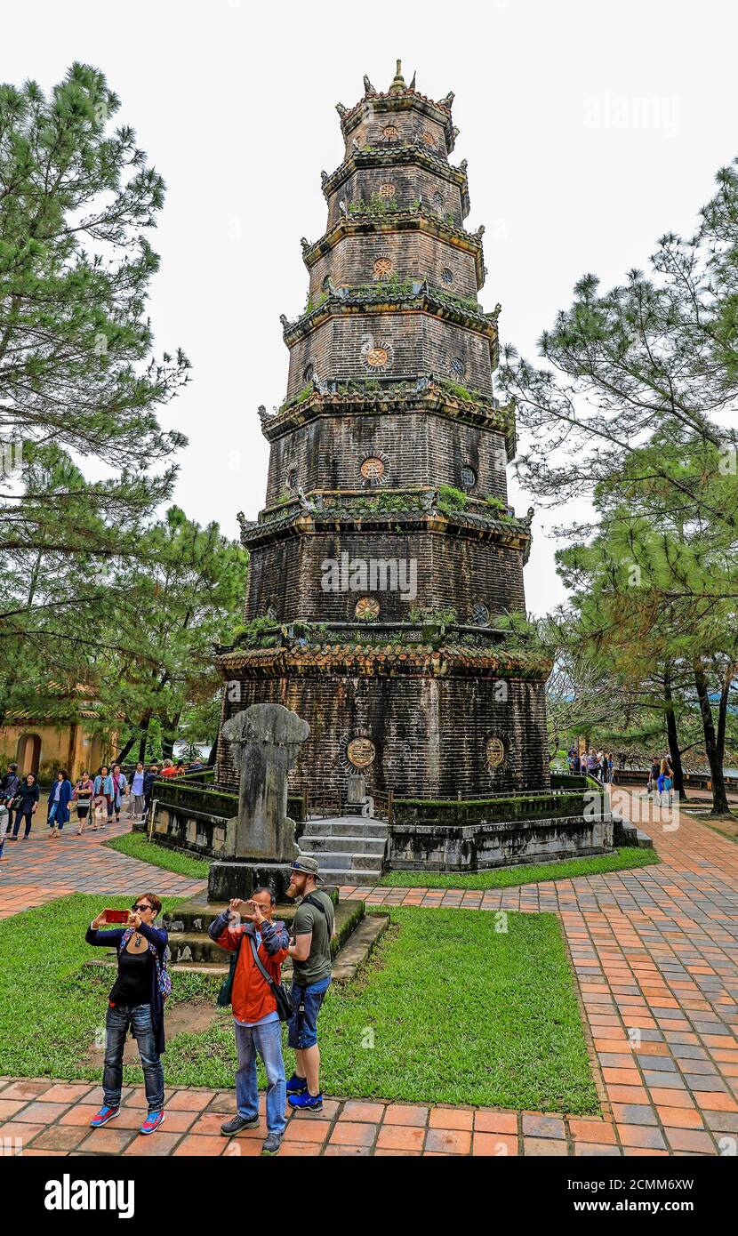 Thien mu pagoda hi-res stock photography and images - Alamy