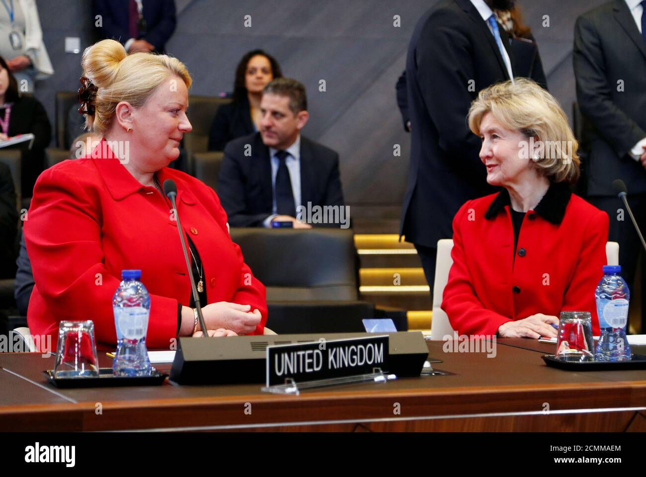 Signature ceremony hi-res stock photography and images - Alamy