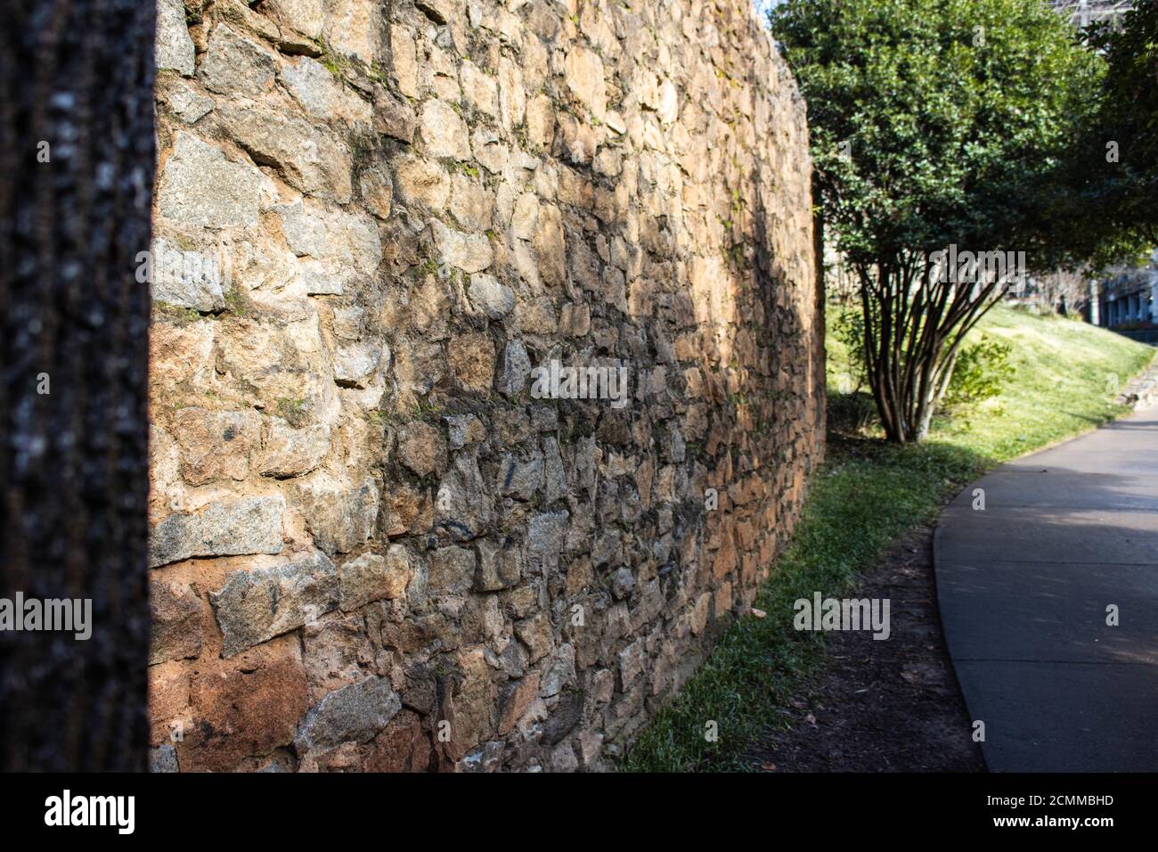 Side of a building near the road Stock Photo - Alamy