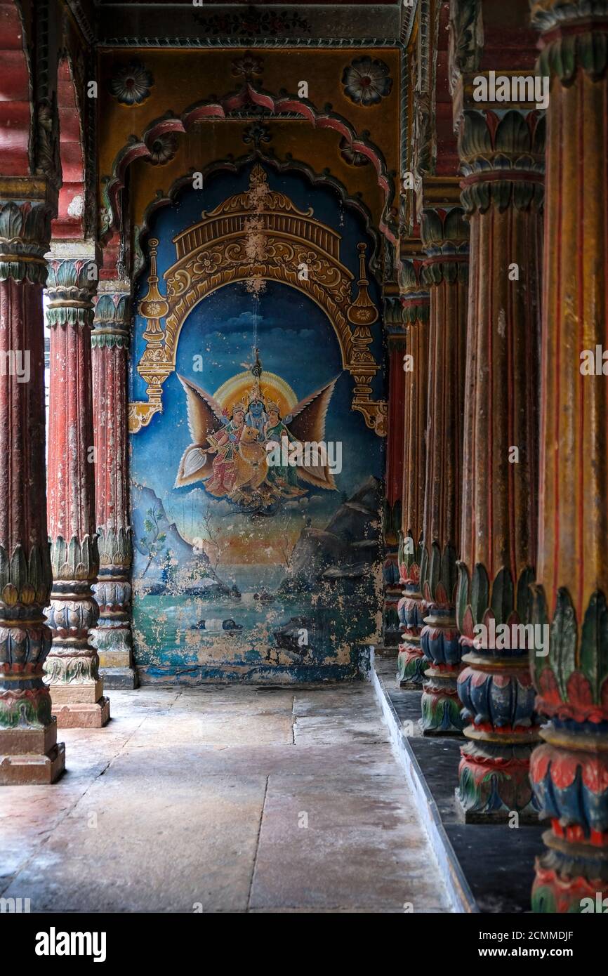 Hindu temple varanasi india hi-res stock photography and images - Alamy
