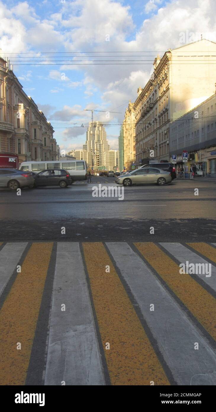 Flow pedestrians crossing street crosswalk hi-res stock photography and ...