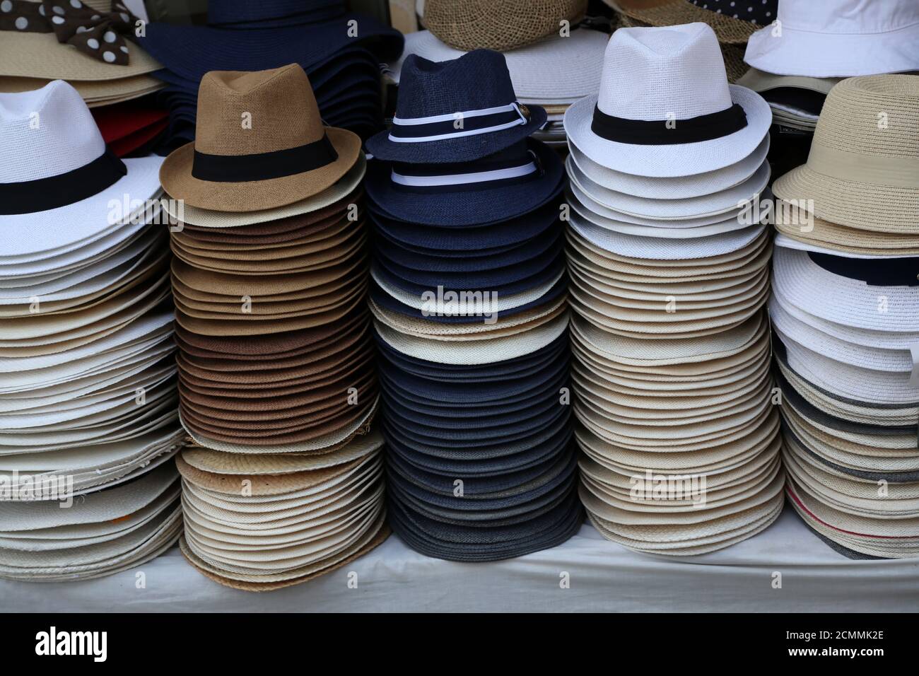 Men wear top hats hi-res stock photography and images - Alamy