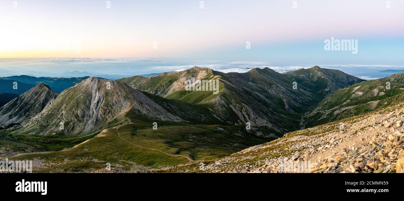 Beautiful mountainscapes hi-res stock photography and images - Alamy