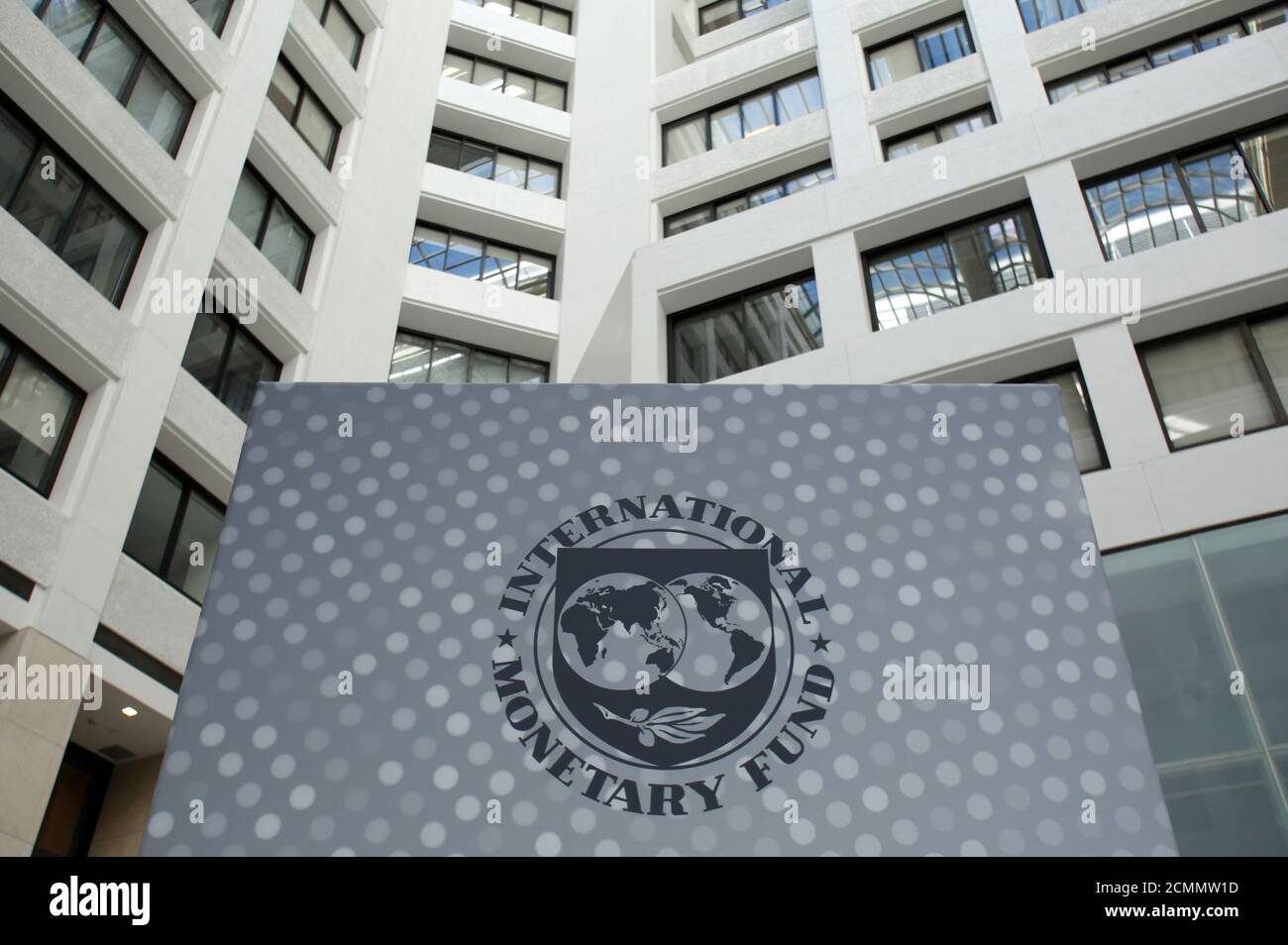 Imf headquarters logo hi-res stock photography and images - Alamy