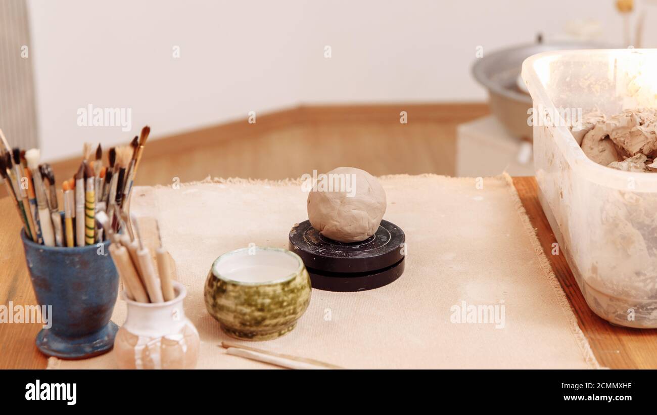 DIY create a Cup of clay by hand modeling. Step 3. Form a smooth circle ...