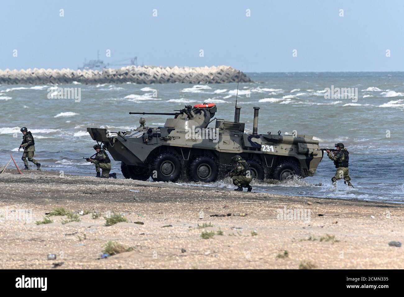 Marines go ashore hi-res stock photography and images - Alamy