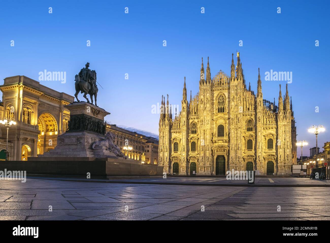 Milan skyline and statue hi-res stock photography and images - Alamy