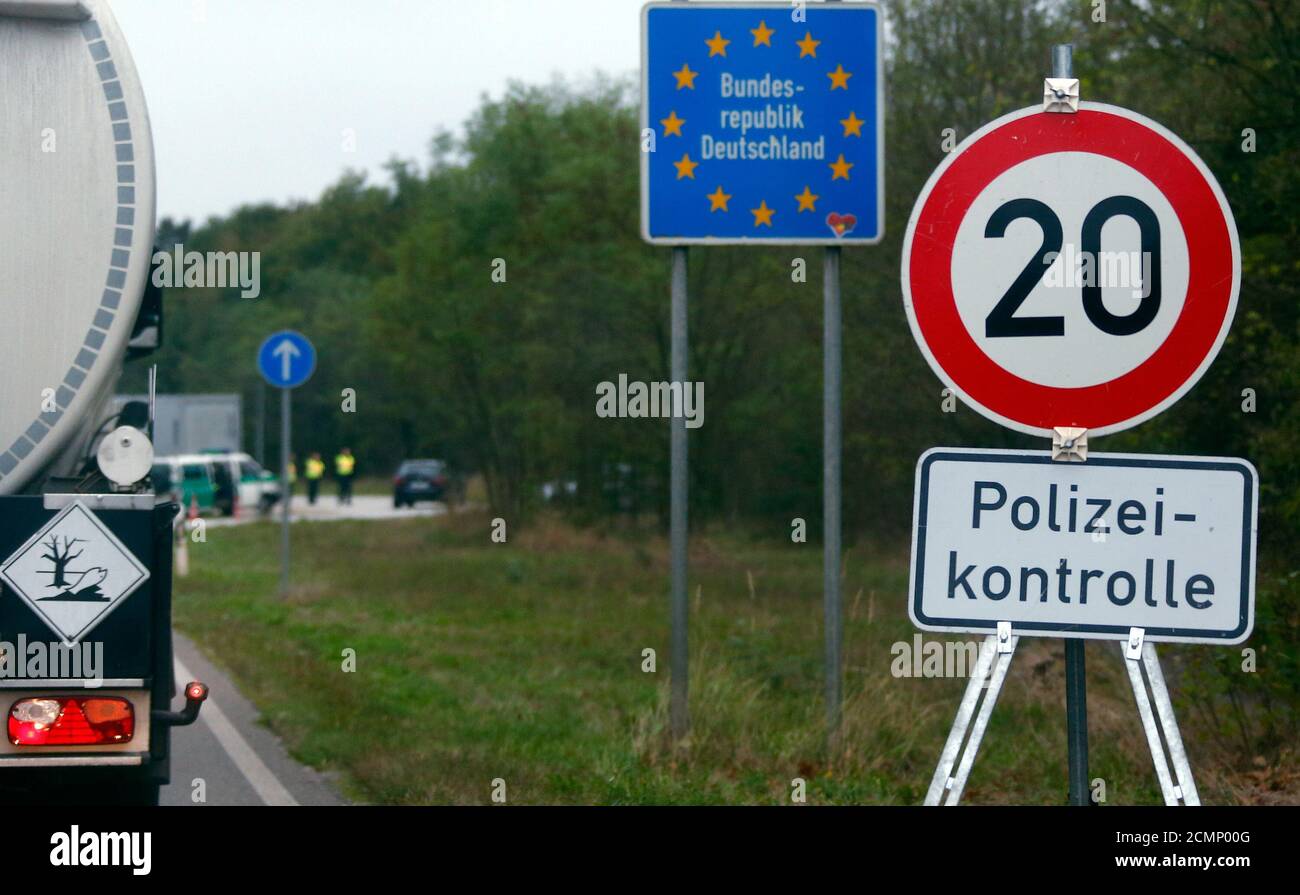German border sign hi-res stock photography and images - Alamy