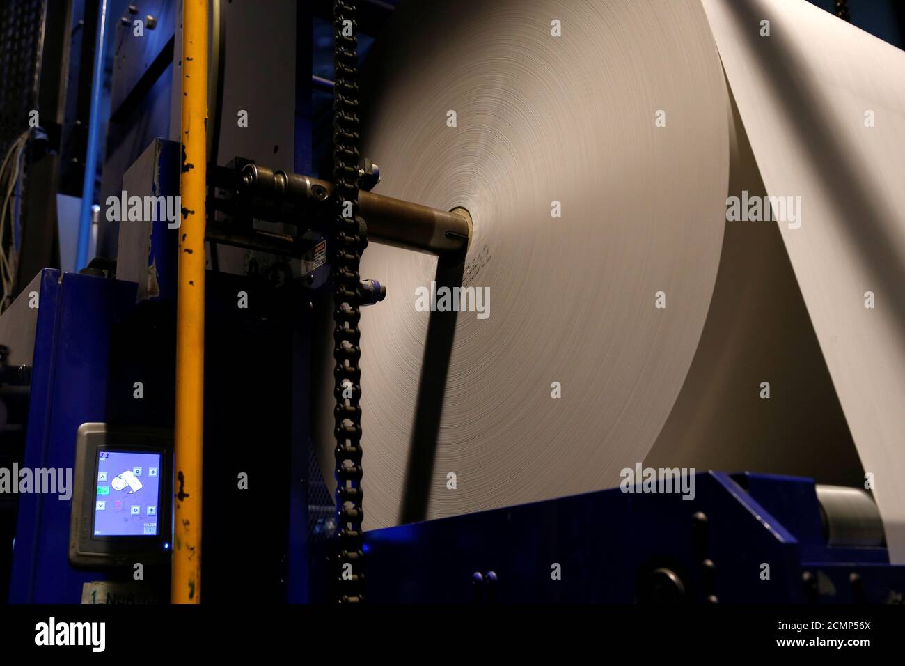 Paper roll in a printing press hi-res stock photography and images - Alamy