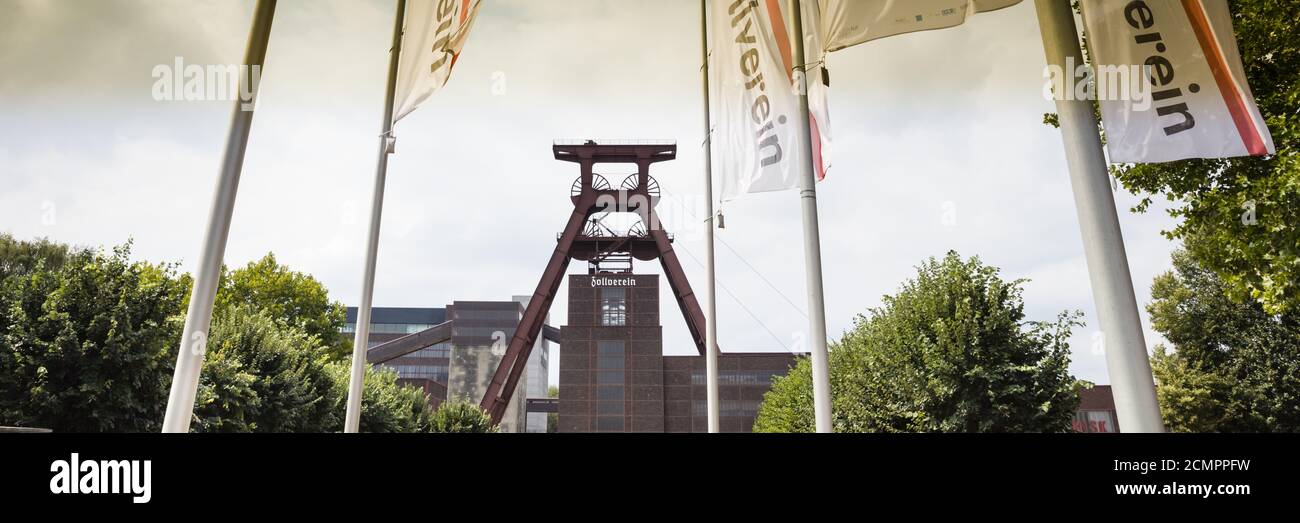 Hoist of flags hi-res stock photography and images - Alamy