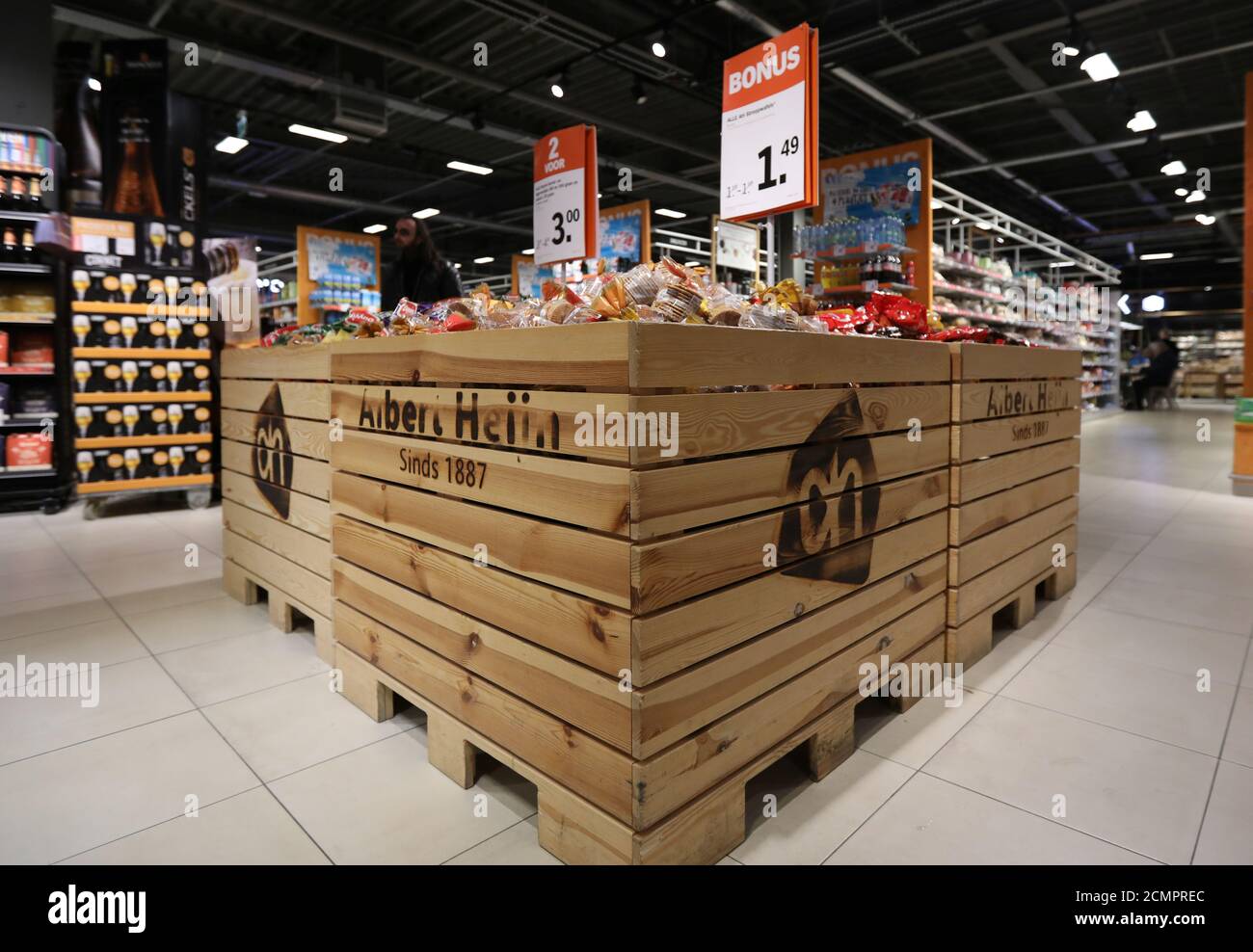 Delhaize logo hi-res stock photography and images - Alamy