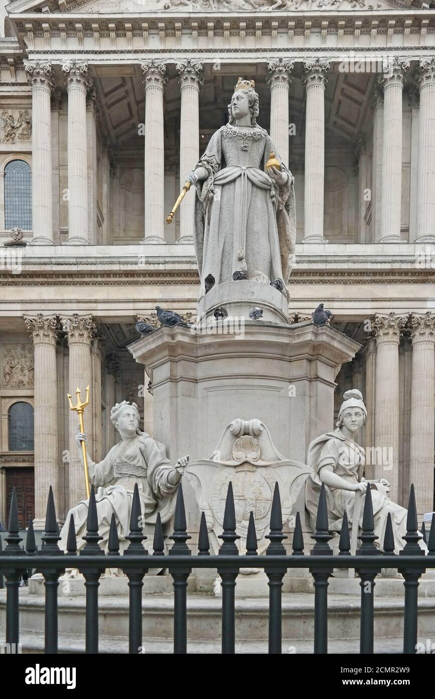 Queen Anne Statue, London, 2018. The statue of Queen Anne is an outdoor ...