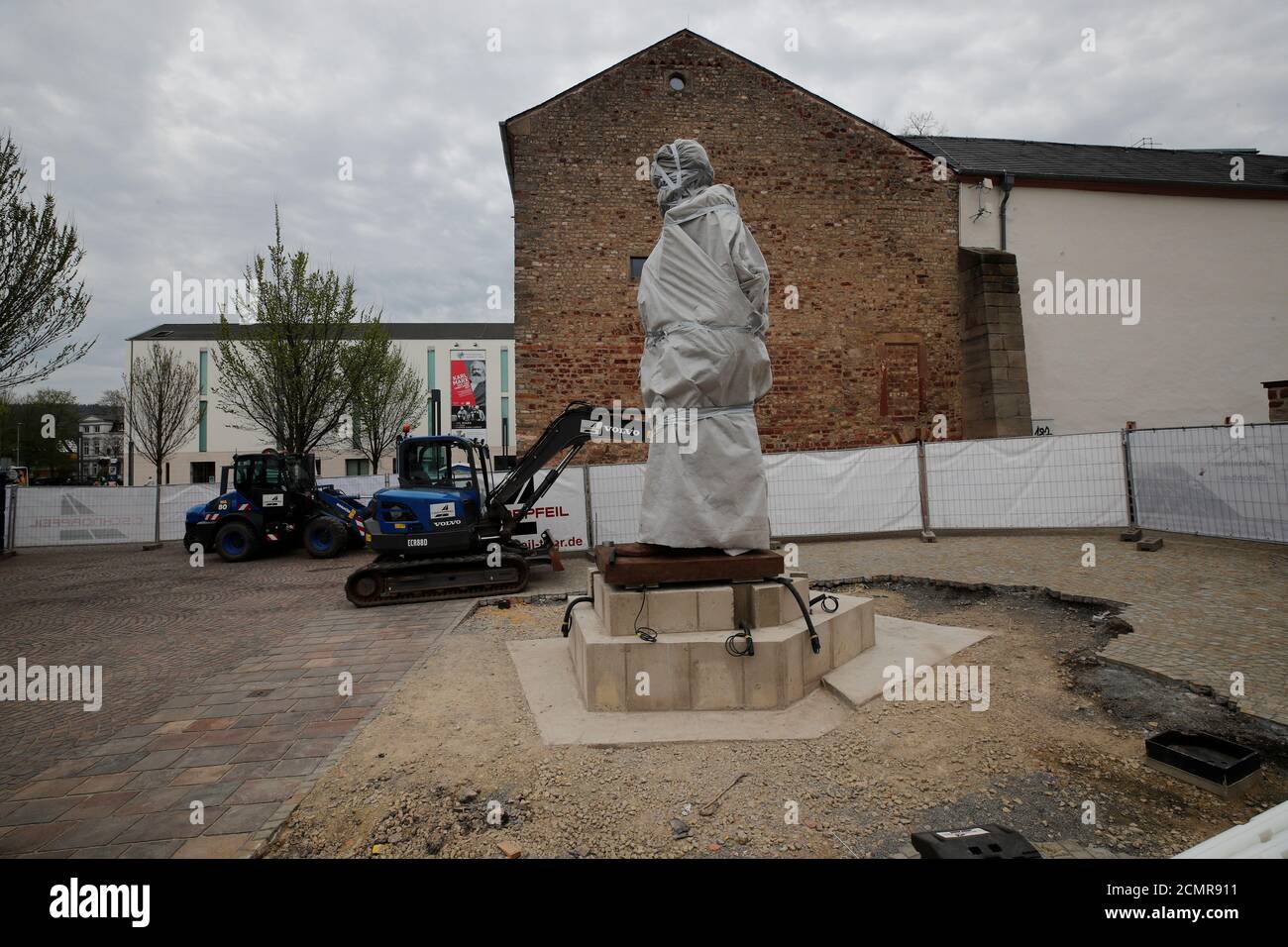 Trier karl marx statue hi-res stock photography and images - Alamy