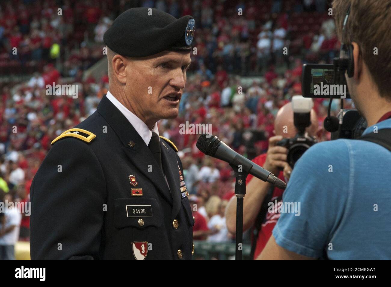 Joint oath of enlistment ceremony 150926 Stock Photo - Alamy