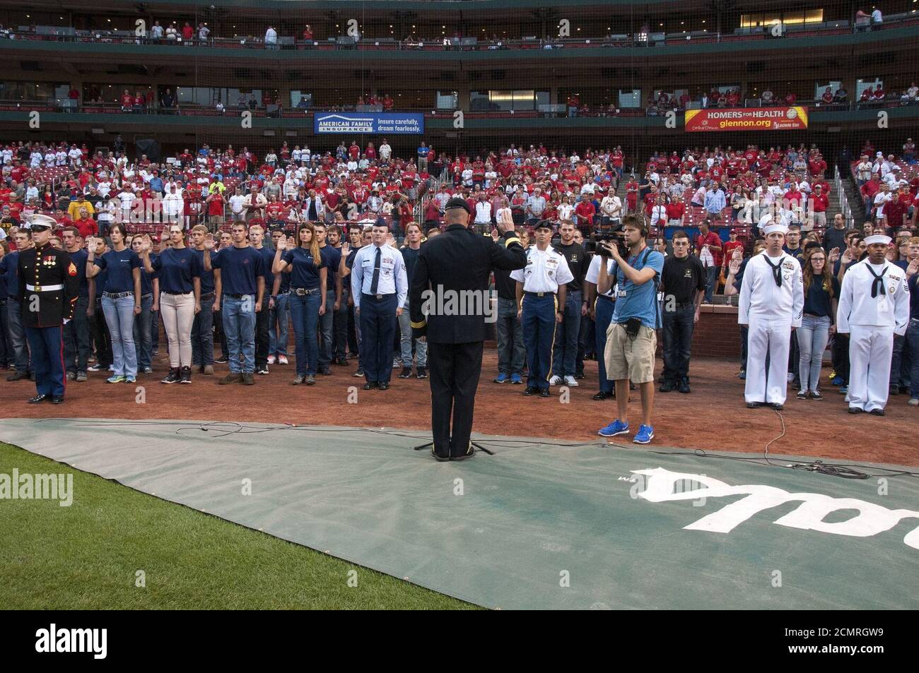 Joint oath of enlistment ceremony 150926 Stock Photo - Alamy