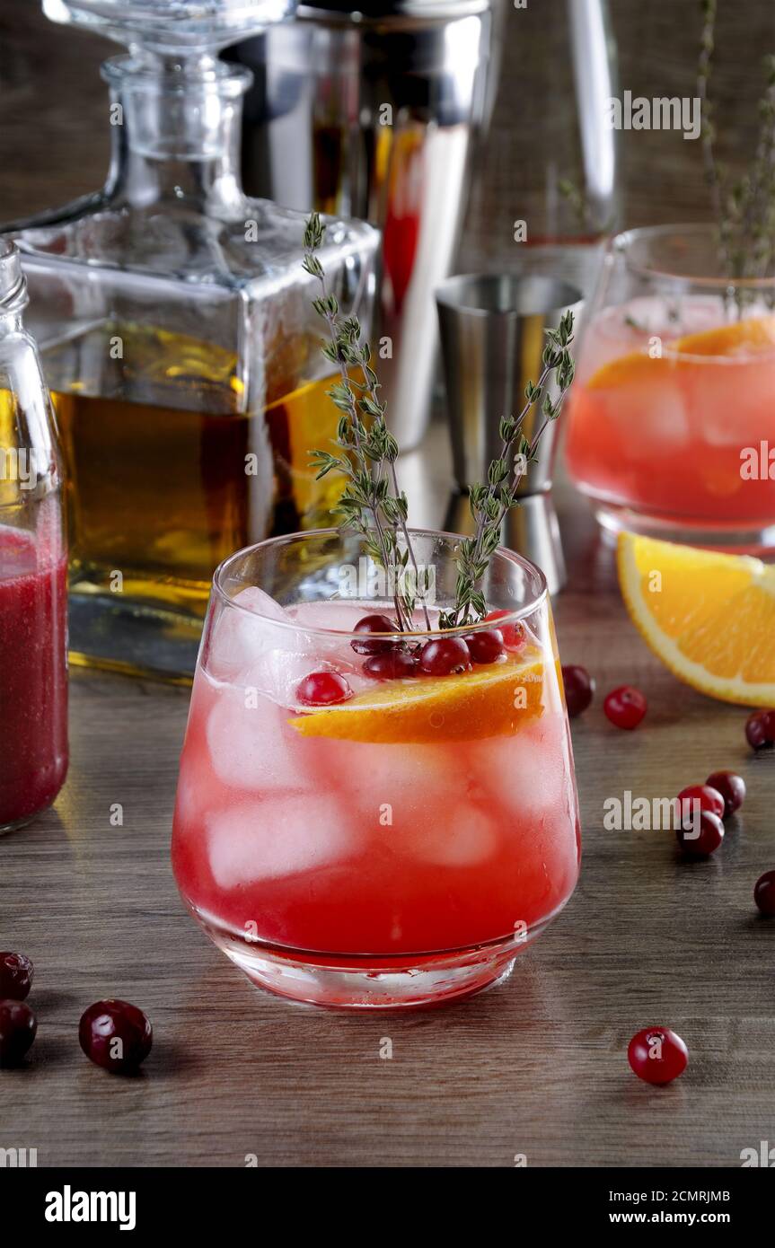 Cocktail Cranberry Orange Bourbon Smash with a spicy hint of thyme ...