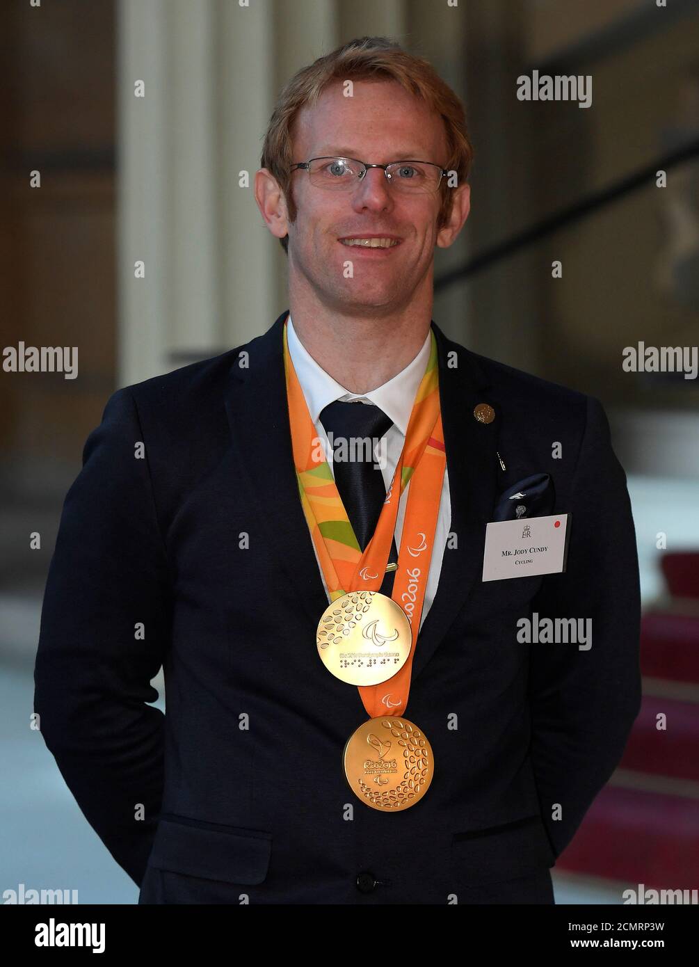 Queen elizabeth buckingham palace hi-res stock photography and images ...