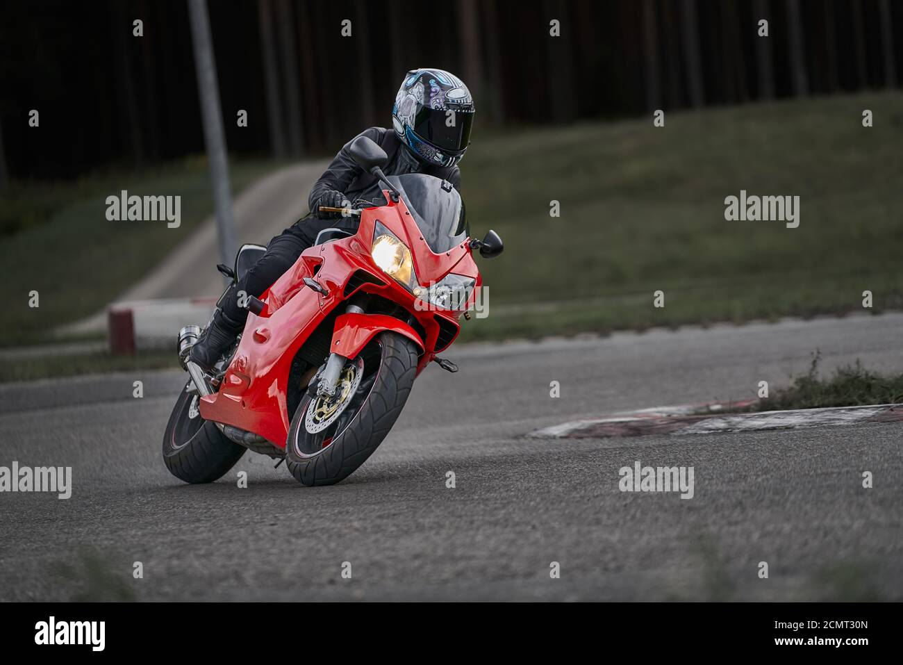 Red and black motor bike hi-res stock photography and images - Alamy