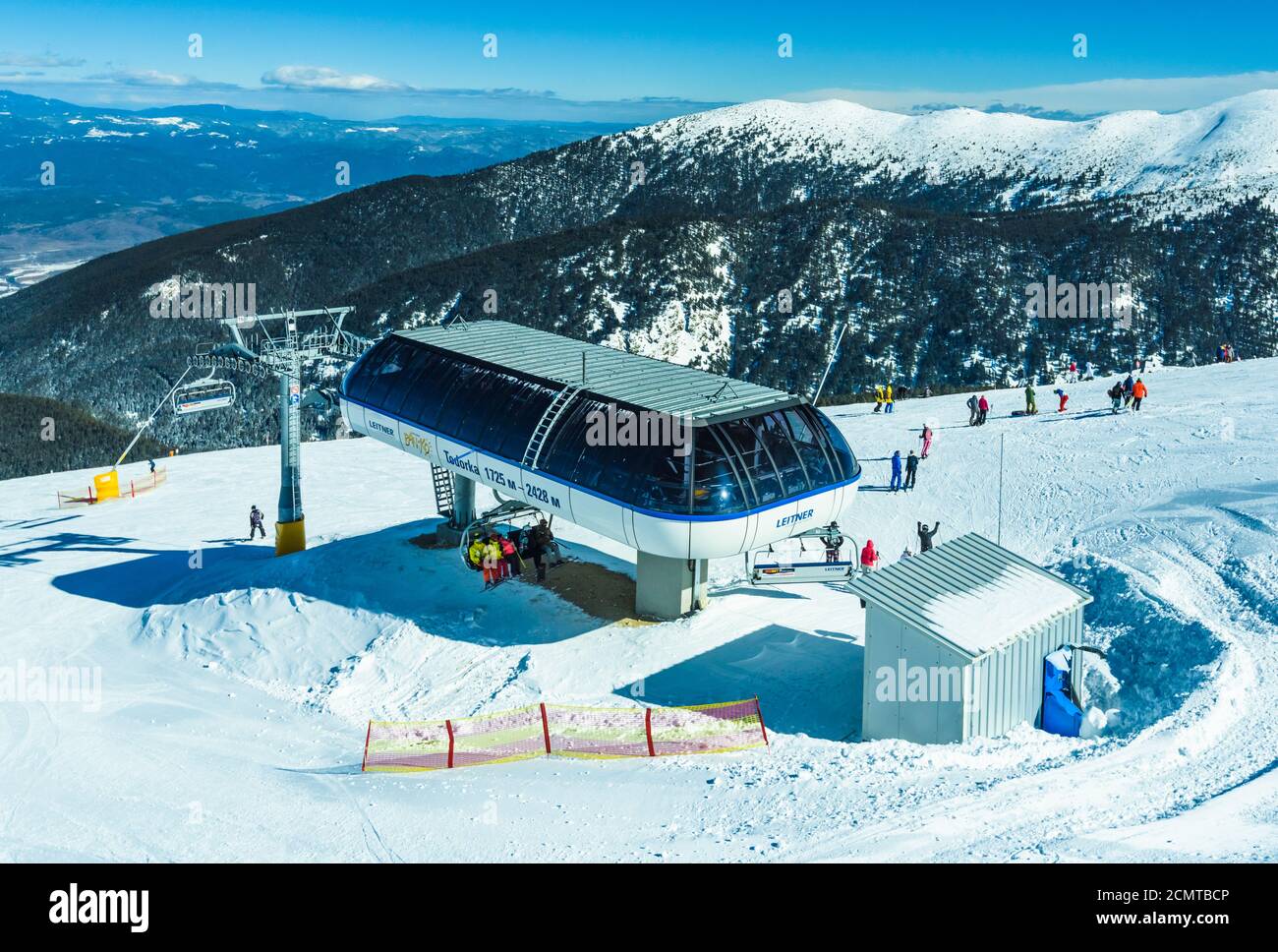 Chairlift people hi-res stock photography and images - Alamy