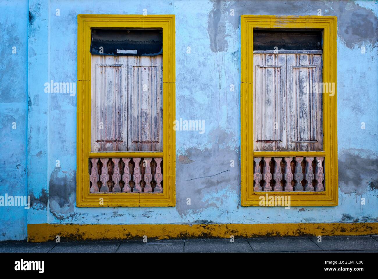 Cuban street wall hi-res stock photography and images - Alamy