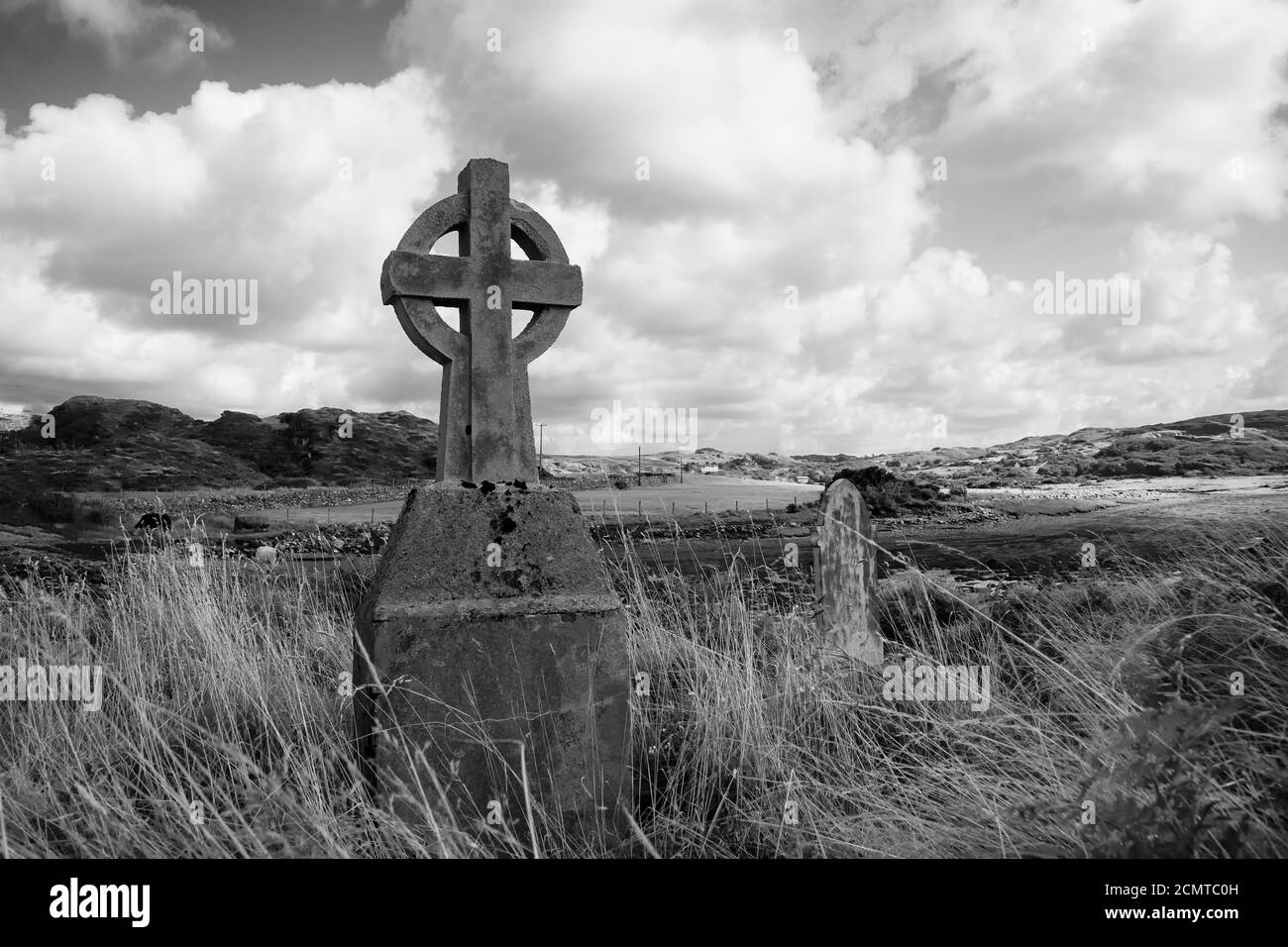 Celtic cross landscape ireland Black and White Stock Photos & Images ...