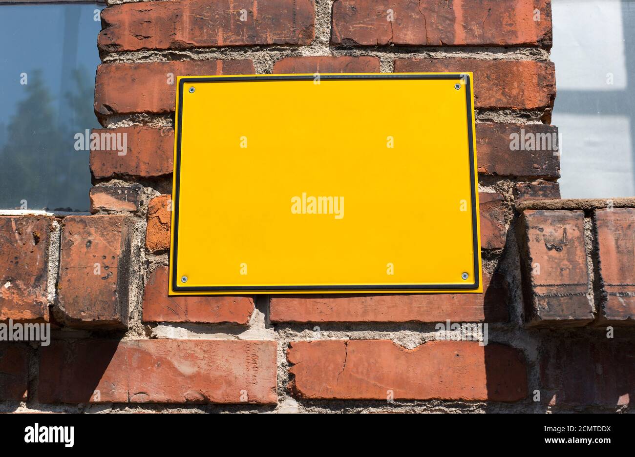 Advertising on brick wall hi-res stock photography and images - Alamy
