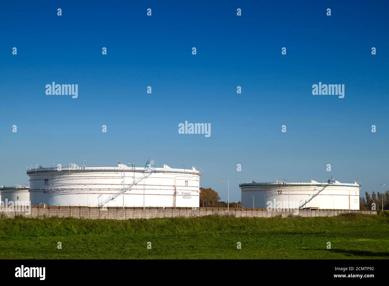 White tanks hi-res stock photography and images - Alamy