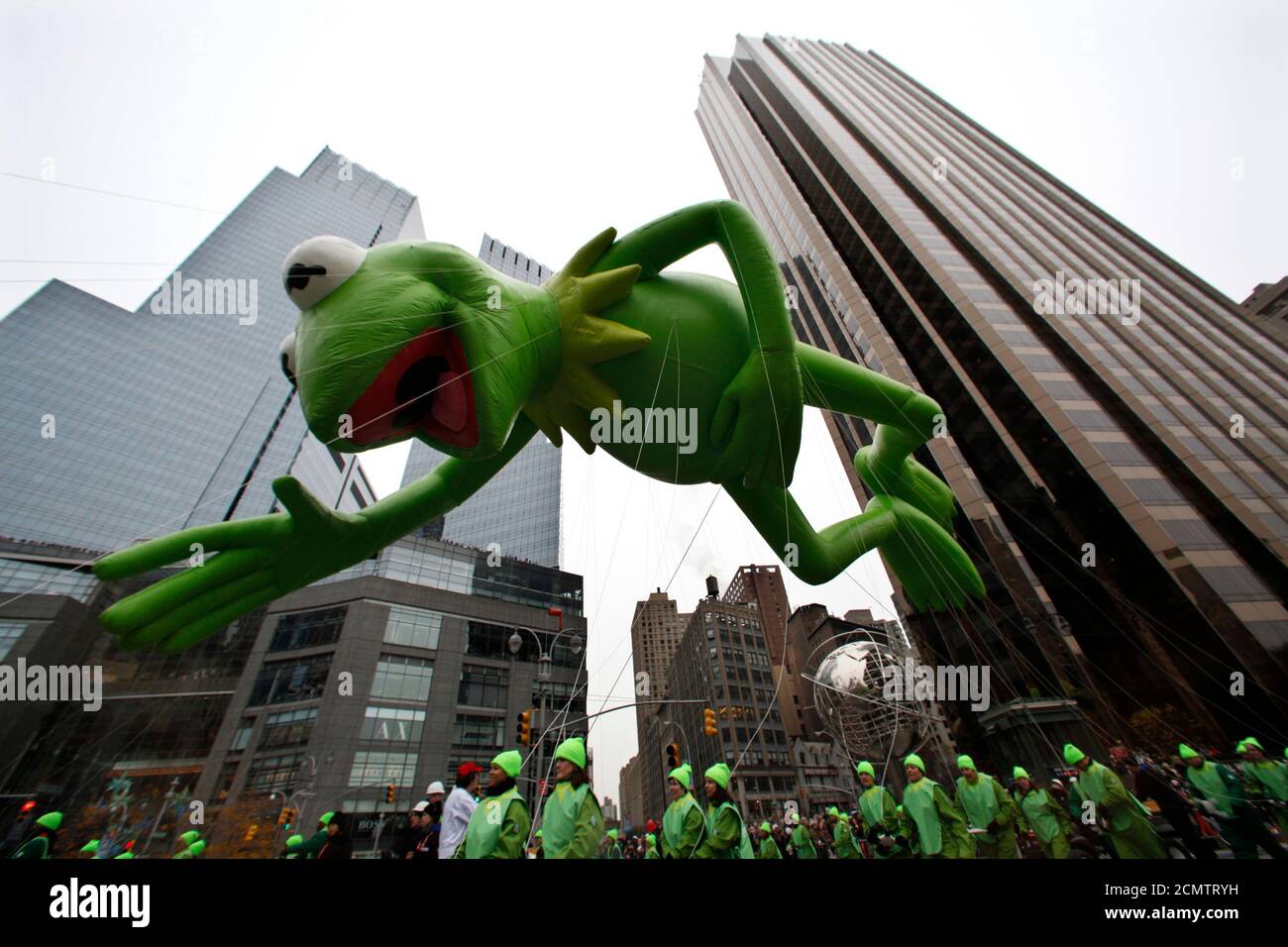 Macys thanksgiving day parade kermit hi-res stock photography and ...