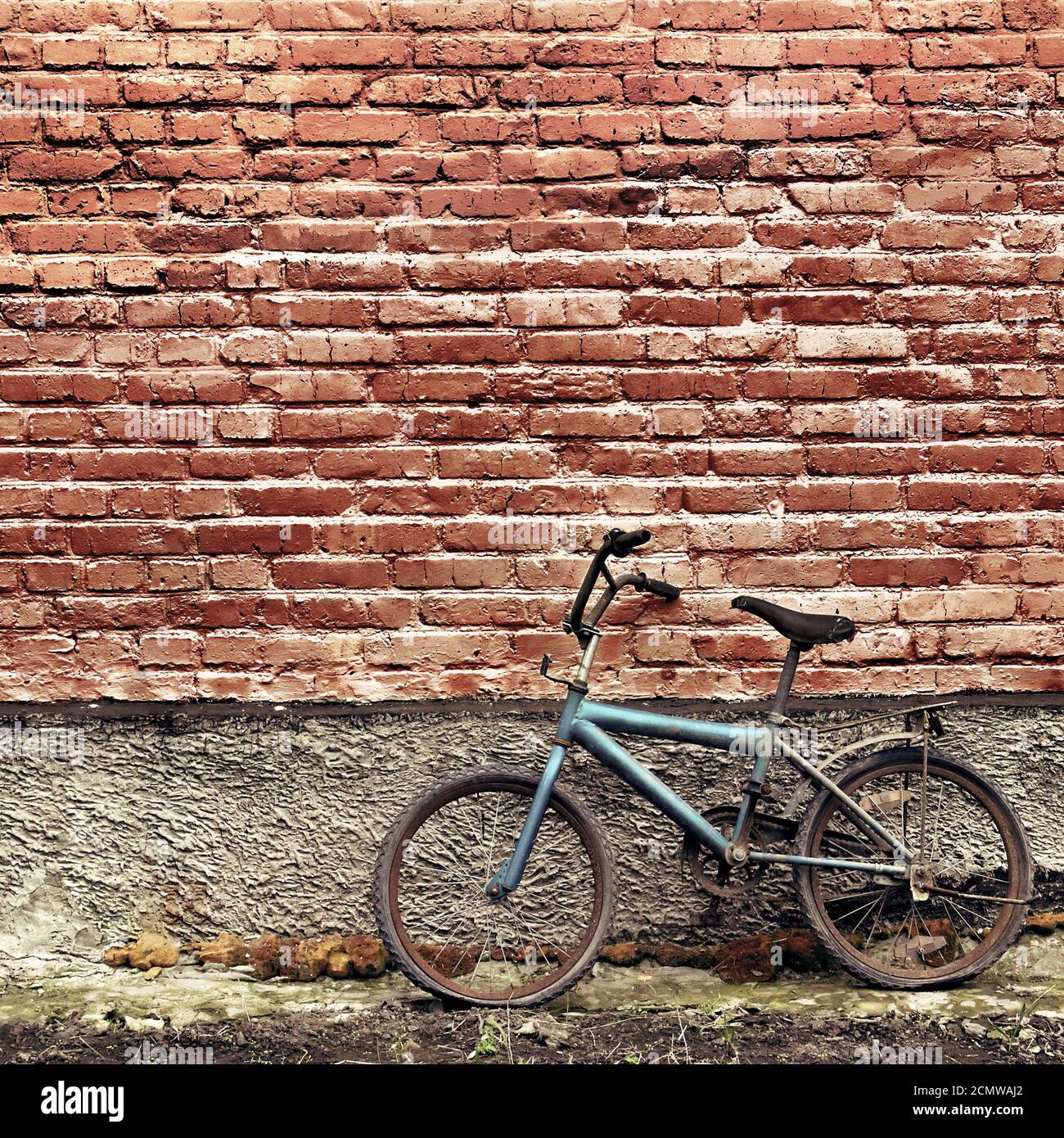 Leaning slightly hi-res stock photography and images - Alamy